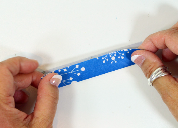 Christmas Paper Chain Using Recycled Wrapping Paper – LyndaCreates