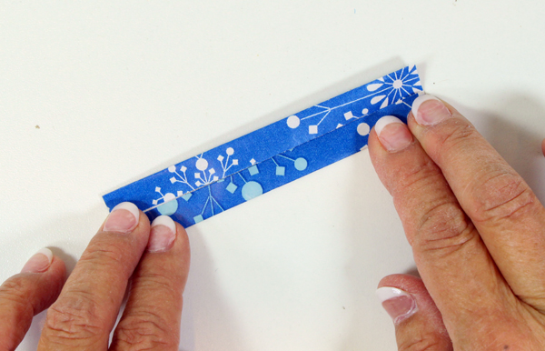 Christmas Paper Chain Using Recycled Wrapping Paper – LyndaCreates