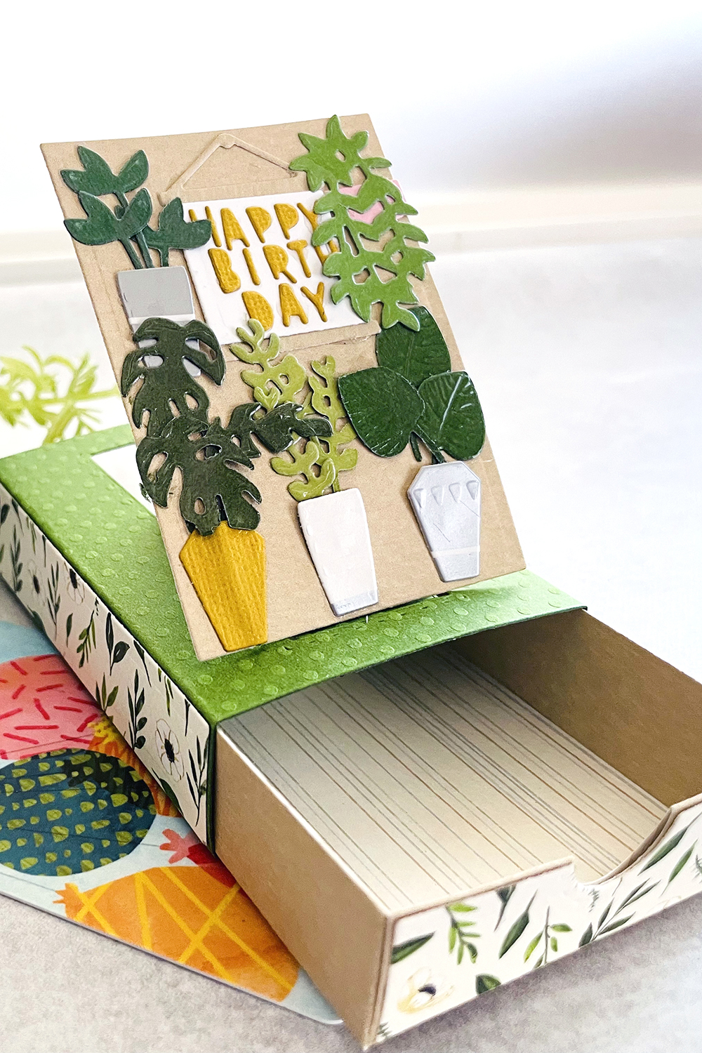 Pull & Pop Box Goes the box – LyndaCreates